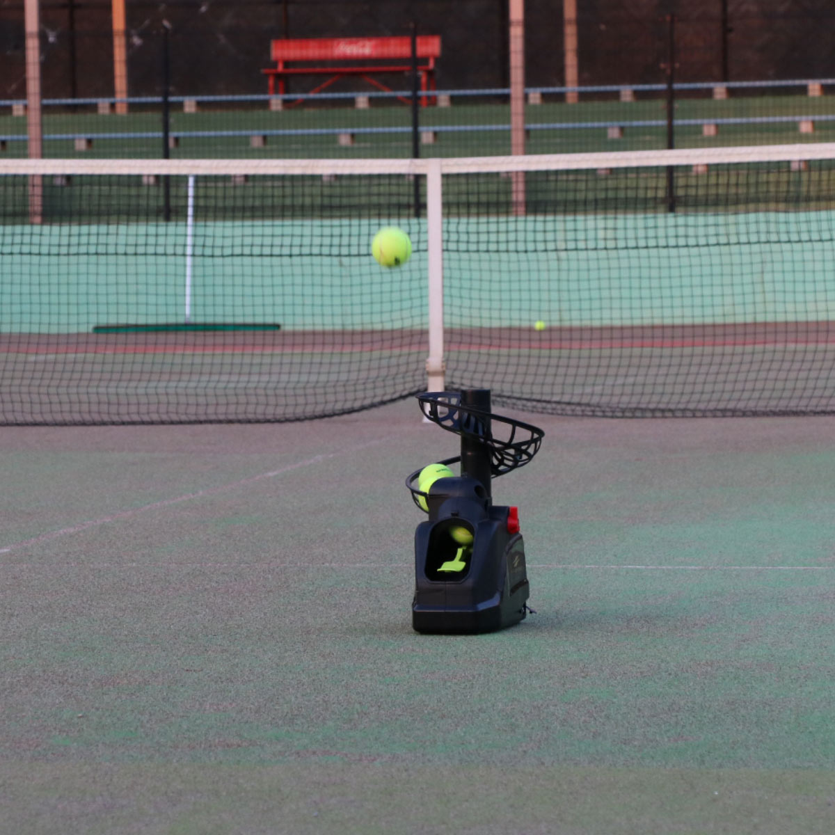 テニスボールトスマシン｜【野球】フィールドフォース